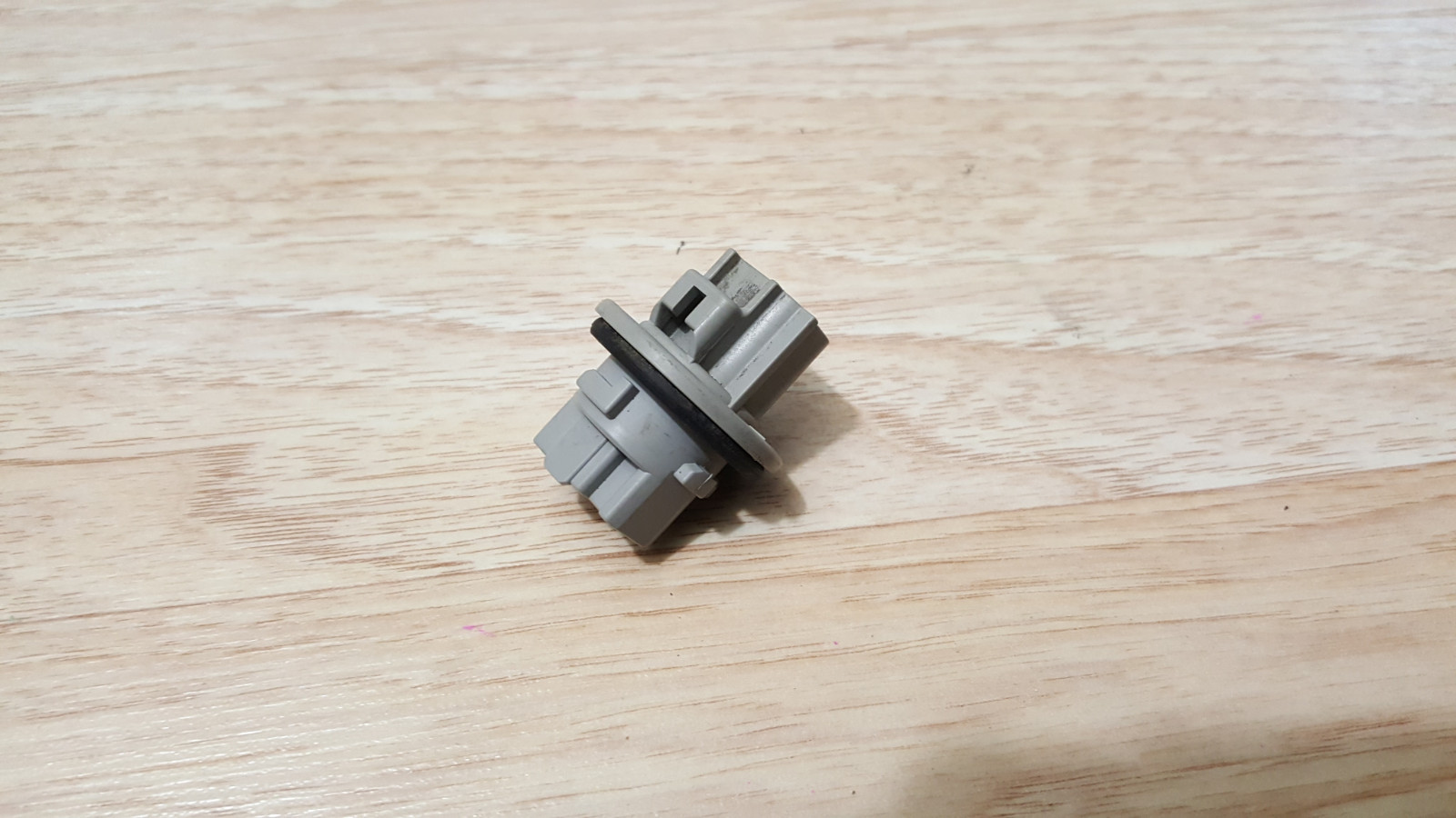 2004-2009 toyota prius socket plug 90075-60028 9007560028 wy21w oem c54 ...