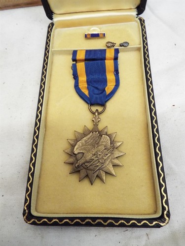 Military Air Medal in Case 3 Piece Pin Set WWII US Army Corps Lapel Bar ...