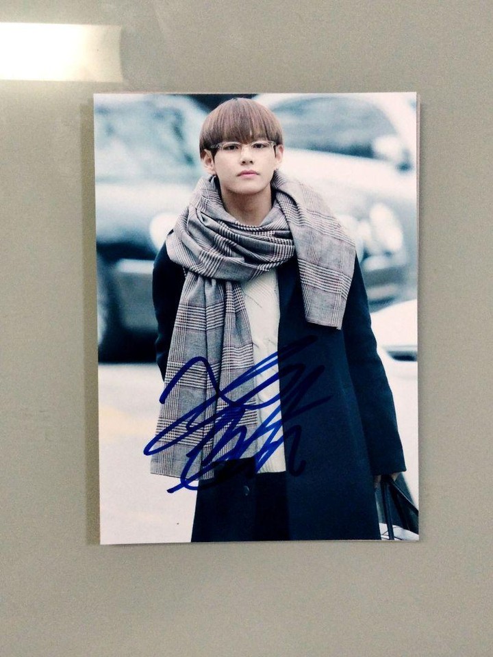 V autographed 2L size photo ... BTS… BTS 9 | eBay