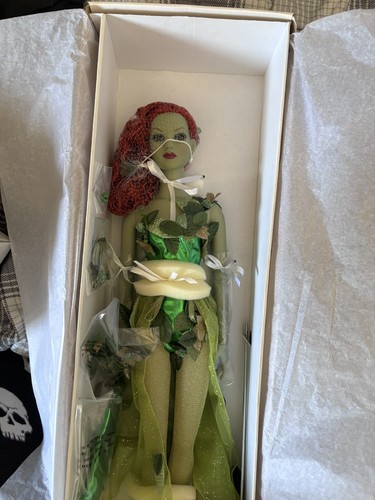 NRFB 22" INCH DC COMICS BATMAN CHARACTER POISON IVY AMERICAN MODEL DOLL ...