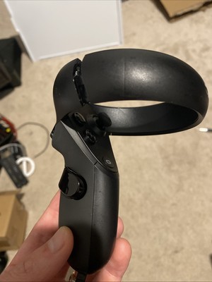 Oculus Rift S/Quest - Right hand Controller Controller Only B Cracked ...