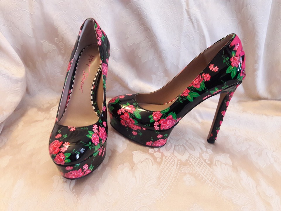 BETSEY JOHNSON BONNEE Heels Black Multi Pink Fowers Shoes PUMPS Size 6 ...