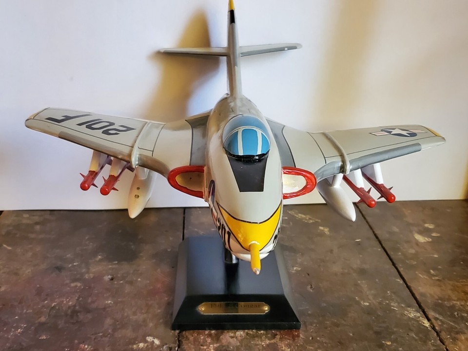 Grumman F9F-8 Cougar VF 43 Aircraft 1:32 Scale Executive Series Model ...