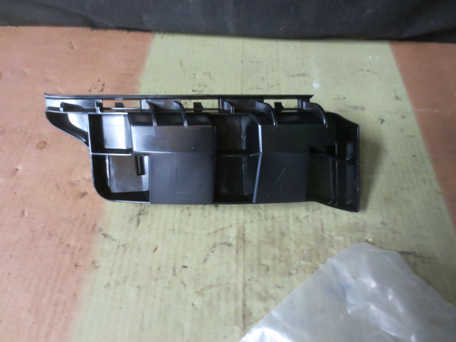 Mercedes C Class W204 Rear Left Bumper Carrier Bracket Part No A204 880 ...