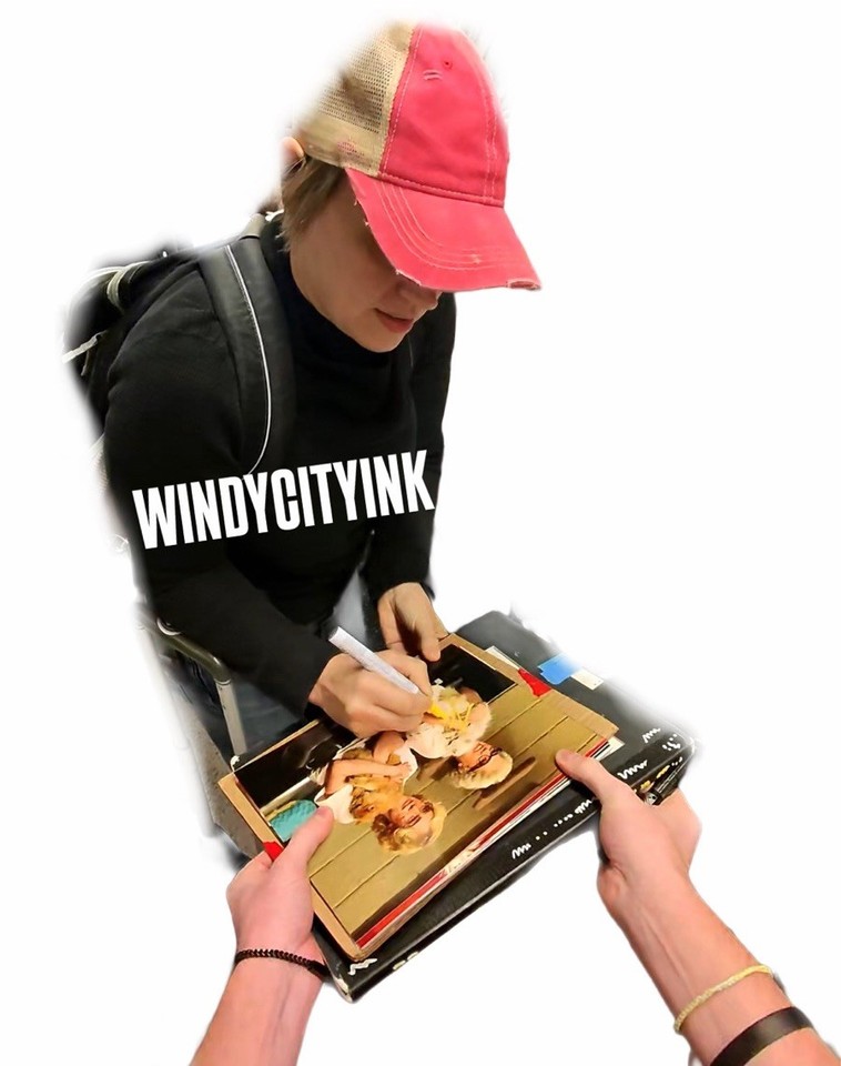 KATE MCKINNON SIGNED 8x10 PHOTO SATURDAY NIGHT LIVE BARBIE SNL w/EXACT ...