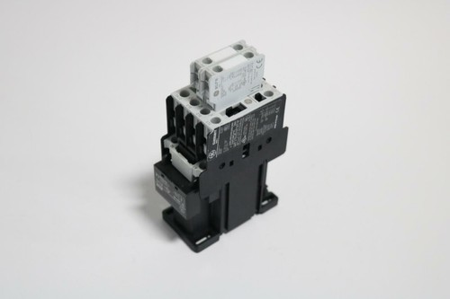 General Electric CLO2D301T Contactor with (2) BCLF10 Auxiliary Contact ...
