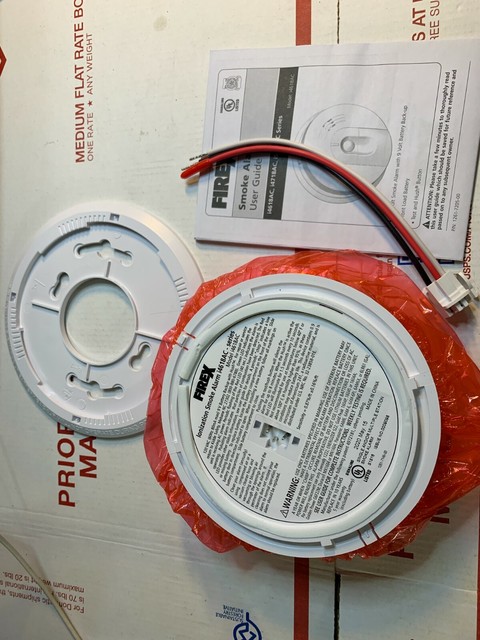 Kidde 21007588 120V AC wire-in Hush Smoke Alarm with Battery Backup - 4 ...