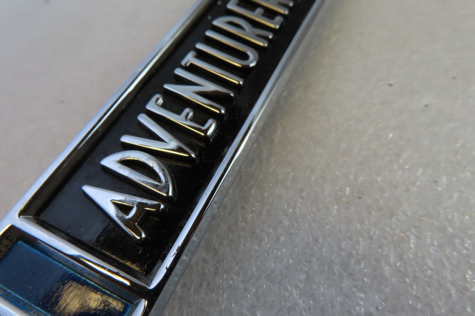 RARE NOS OEM 1959 Adventurer Powered emblem badge Desoto Firesweep ...