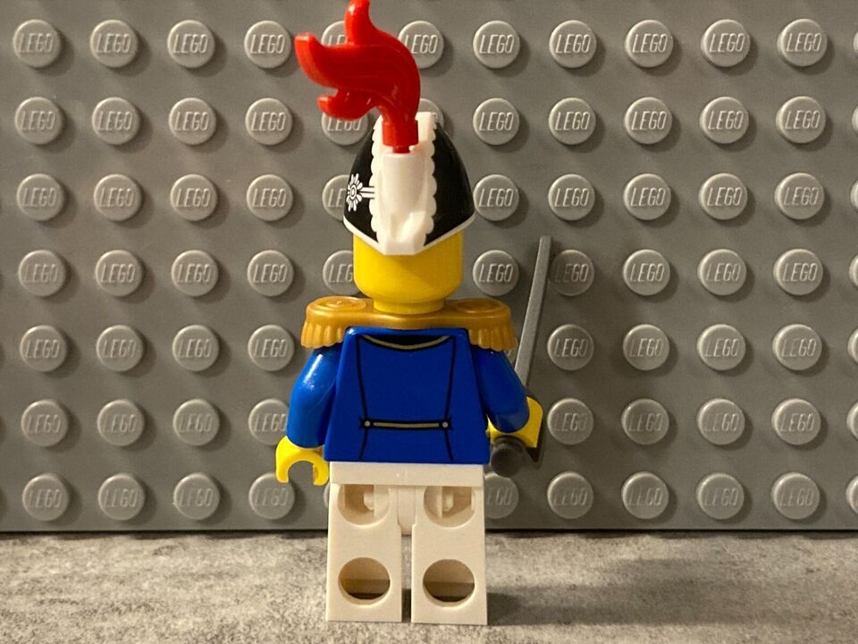 LEGO Imperial Minifigures - Blue Coat / Pirates / Lot from 10320 You ...