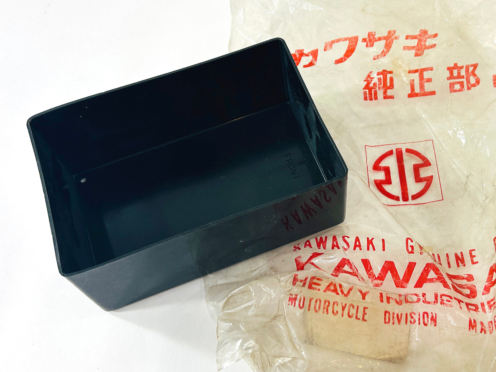 OEM Kawasaki NOS Z1 Plastic Battery Case Z1 900 Kz900 Kz1000 for sale ...