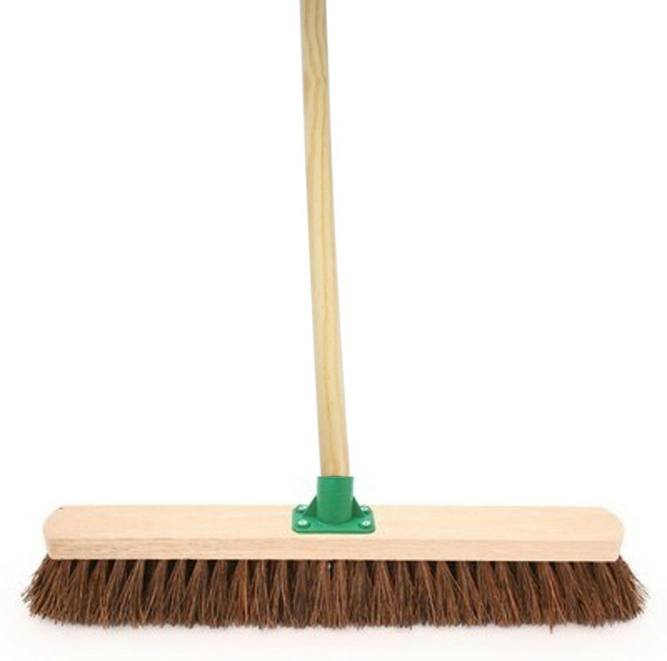 Indoor Outdoor Soft Stiff Sweeping Brush Head Traditional Yard Broom ...