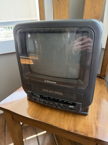 Vtg Emerson TV-VCR CRT Combo 9 inch Color VT0951 No Remote VCR Not ...