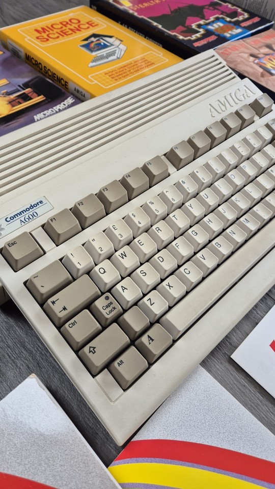 Commodore Amiga A600 Computer & Games Disks Power Working Joystick ...