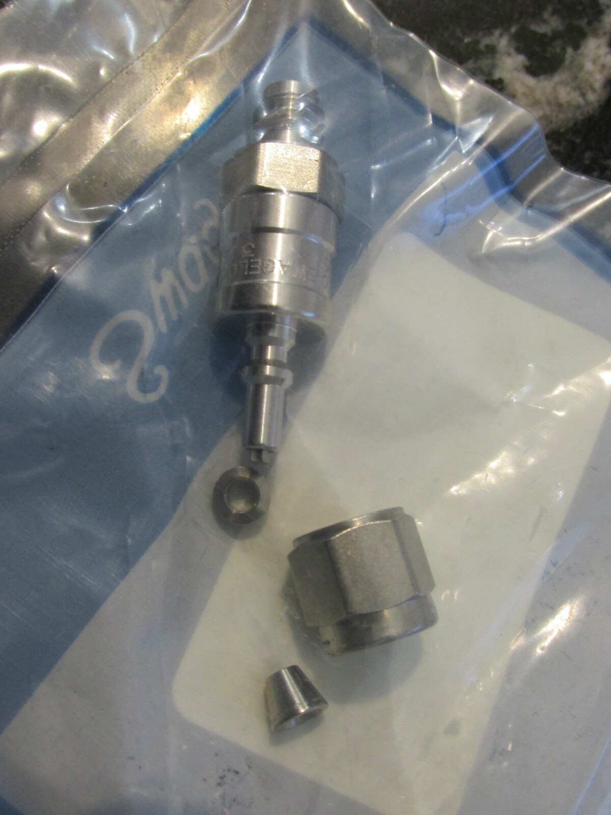 Swagelok SS-QM2-D-3M0 3mm Stainless Steel Miniature Quick Connect Stem ...