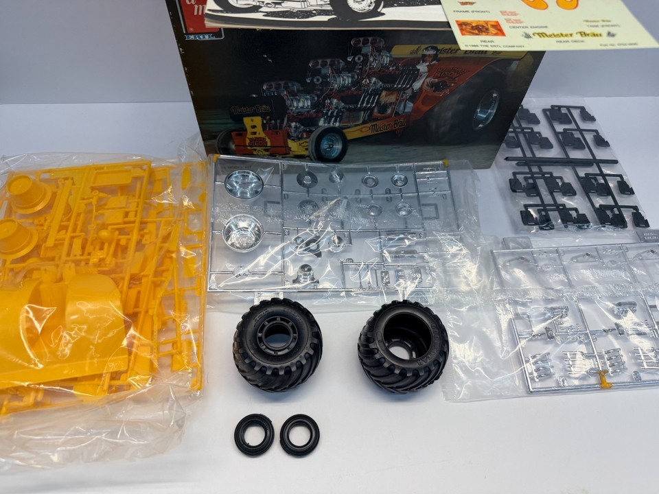 AMT 1986 1:25 Scale Meister Brau Blazing Bison Pulling Tractor Sealed ...