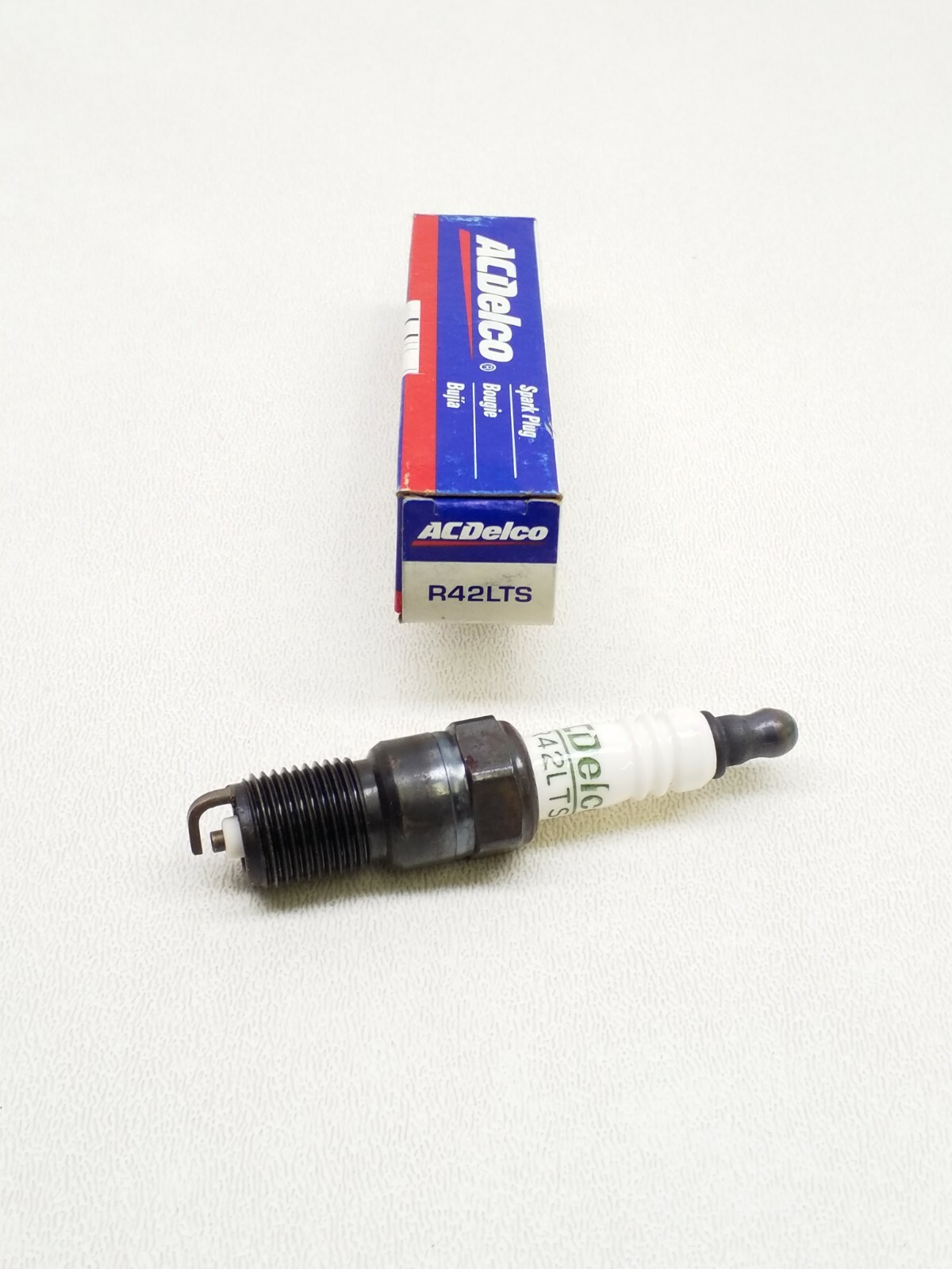 Pack+of+8+Genuine+OEM+AC+Delco+R42LTS+Spark+Plugs+5613717 for sale ...