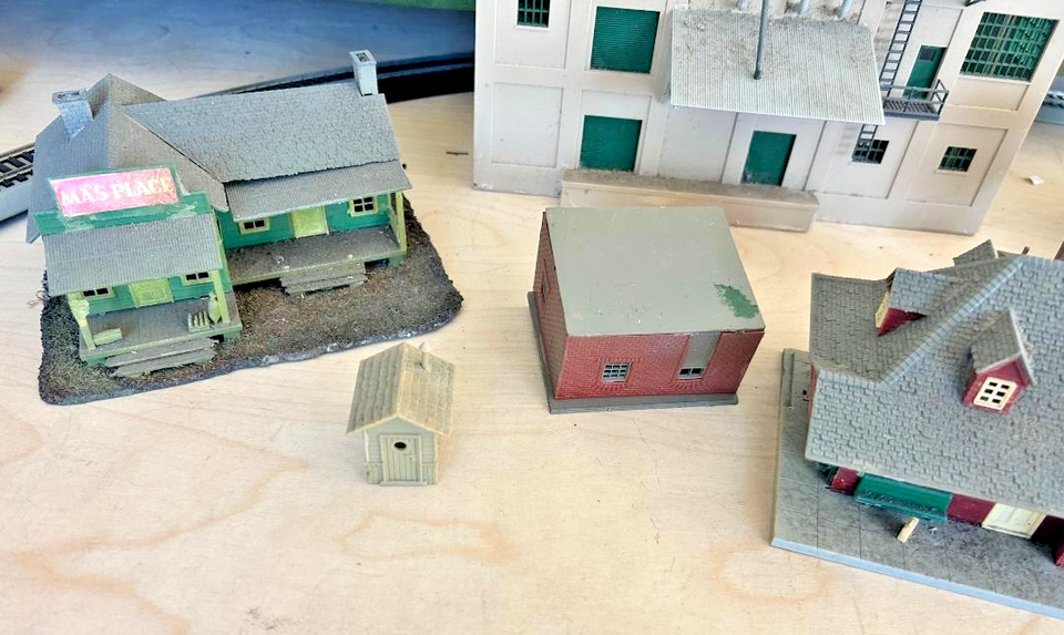 HO Scale assembled buildings (QTY 9) | eBay