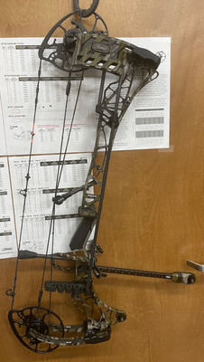 Mathews Lift 29.5 Compound bow 70lb RH MO Bottomland w/accesories ...