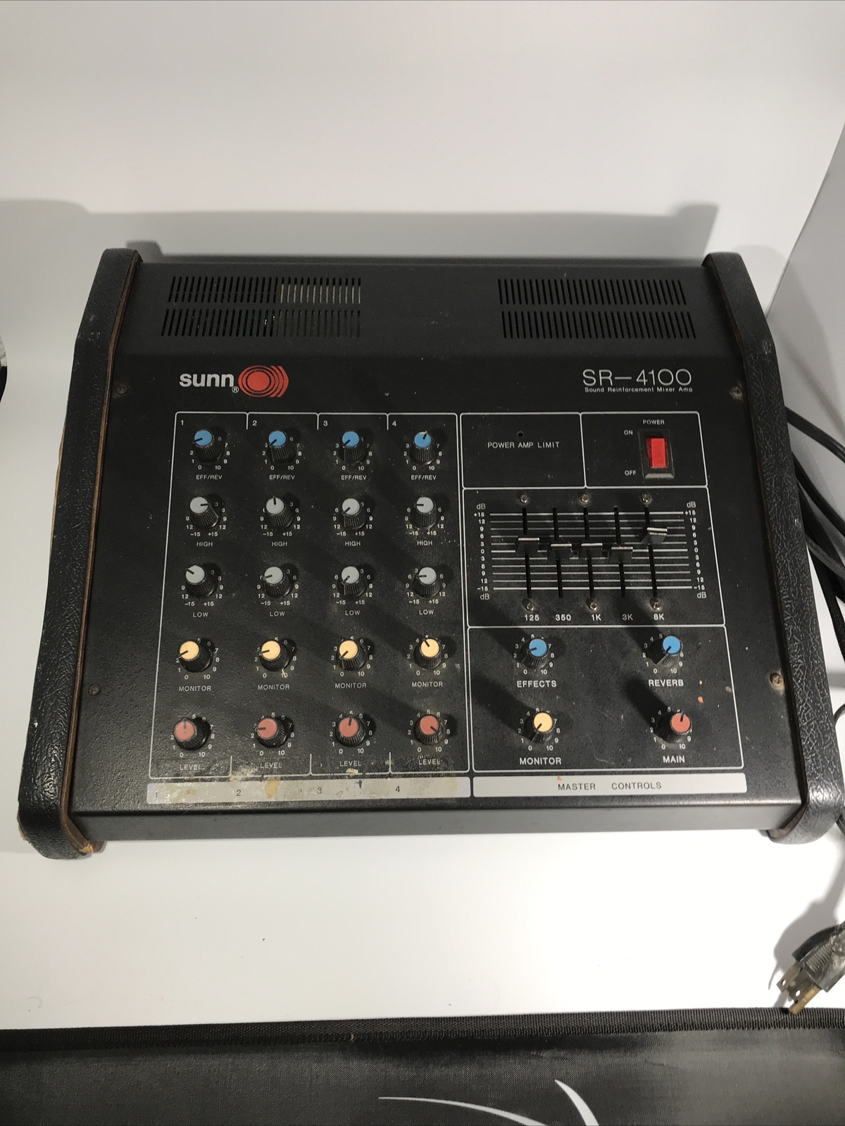 Sunn Electric Guitar and Bass Amplifiers >> Vintage Guitar and Bass