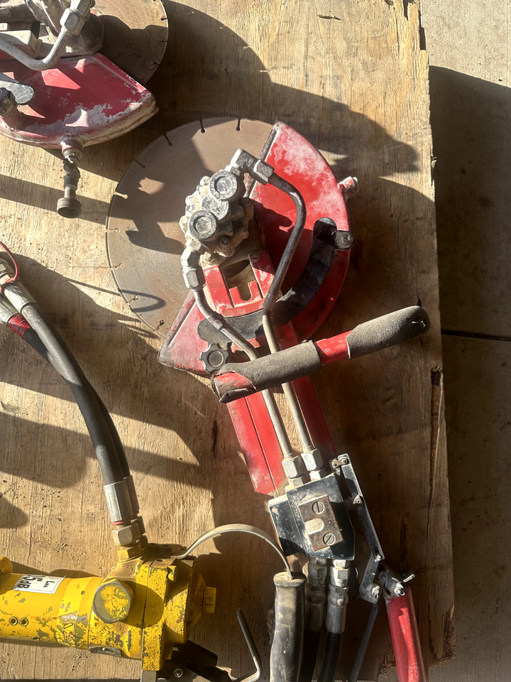 Hydraulic Breaker / Rivet Buster, Hydraulic chain saw, hydraulic ...