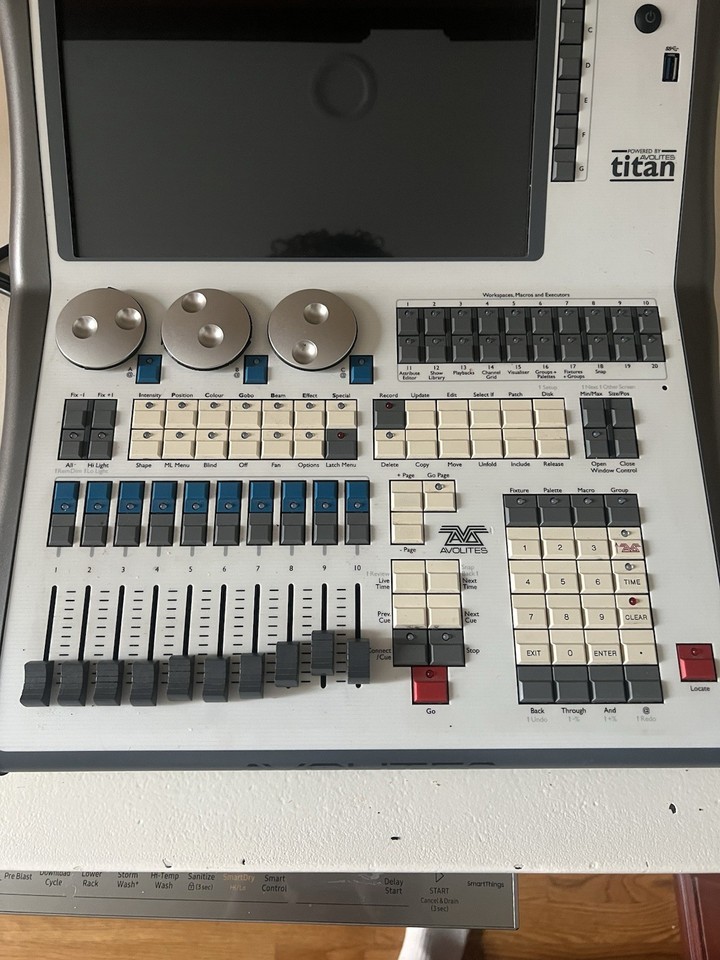 Avolites Quartz - Professional Lighting Console - Great Condition | eBay
