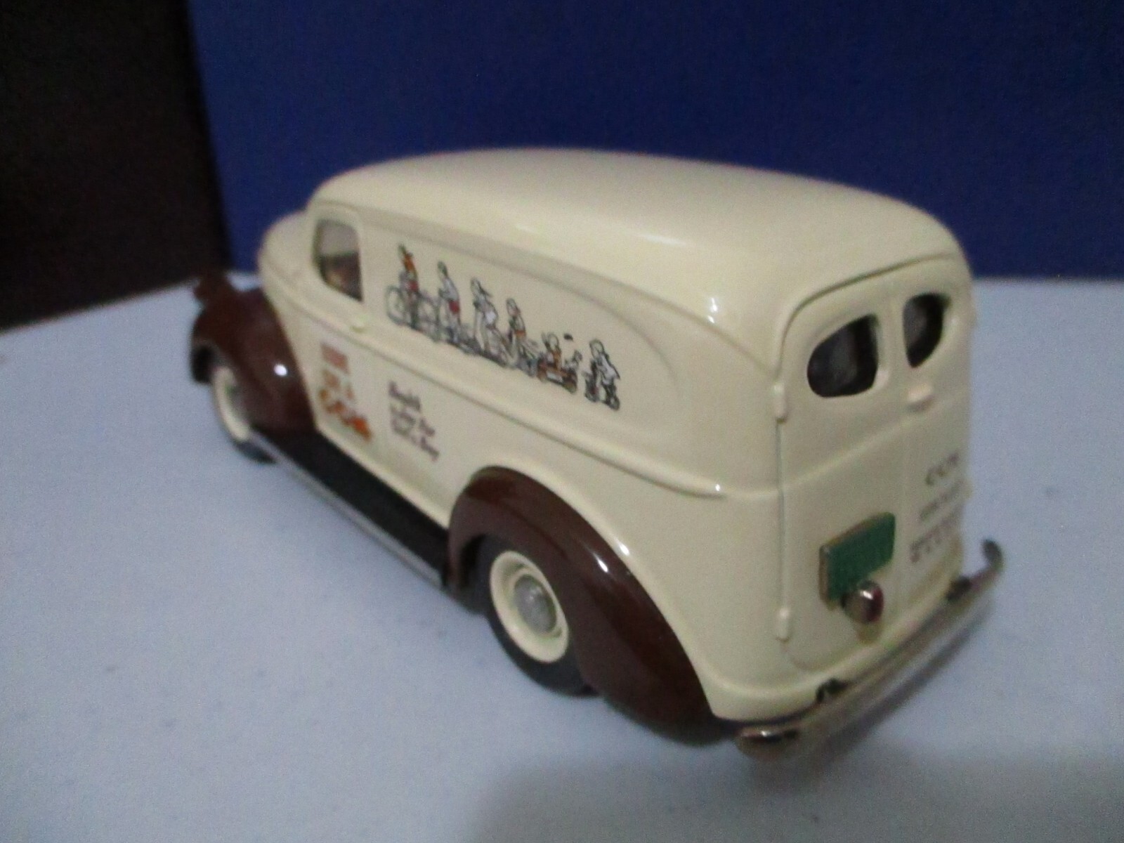 Durham Models 1941 Chevrolet Panel, Cream & brown, CCM Bicycles theme ...