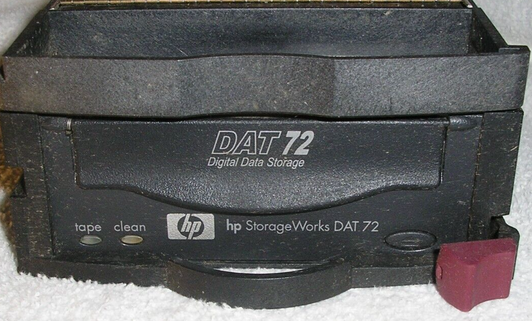 HP StorageWorks Q1529-2621 DAT 72 LVD SCSI Tape Drive in the hotswap ...