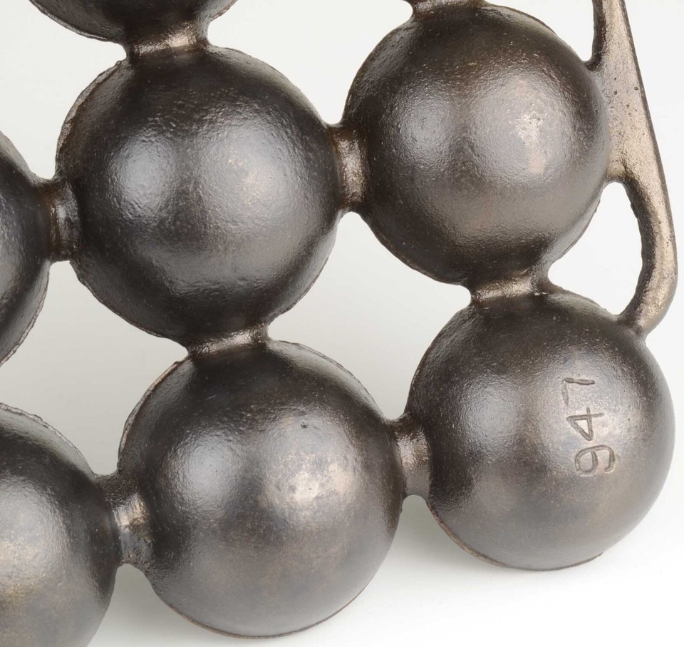 Very Early Pre Griswold ERIE No 9 (947) Cast Iron Golf Ball Gem Baking ...
