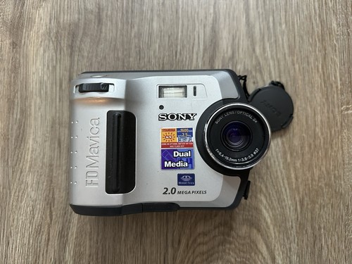 Sony Mavica MVC-FD200 2.0MP Digital Camera 6x Zoom With Battery ...