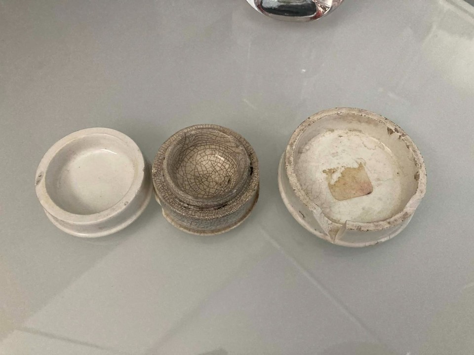 1900's TOOTHPASTE pot & lid WOODS ARECA NUT (Lid only) + Lid & Pot of ...
