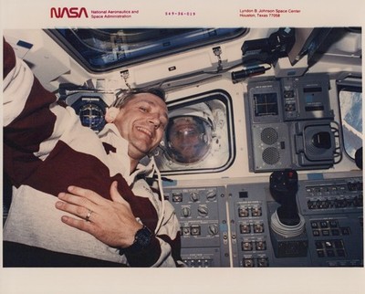 STS-49 Endeavour Akers & Hieb Cabin Orbit View 1992 - Original NASA ...