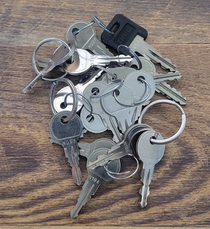 THULE REPLACEMENT OEM KEY N100 -N200 | eBay