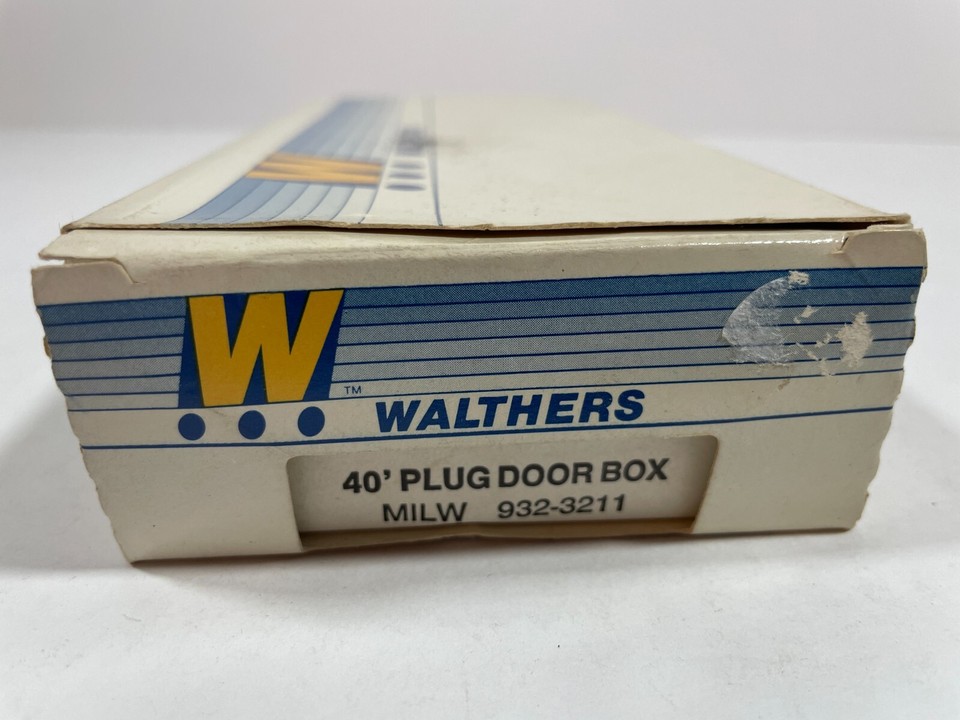 Walthers 932-3211 HO Scale 40' Plug Door Box Car Kit Milwaukee MILW | eBay