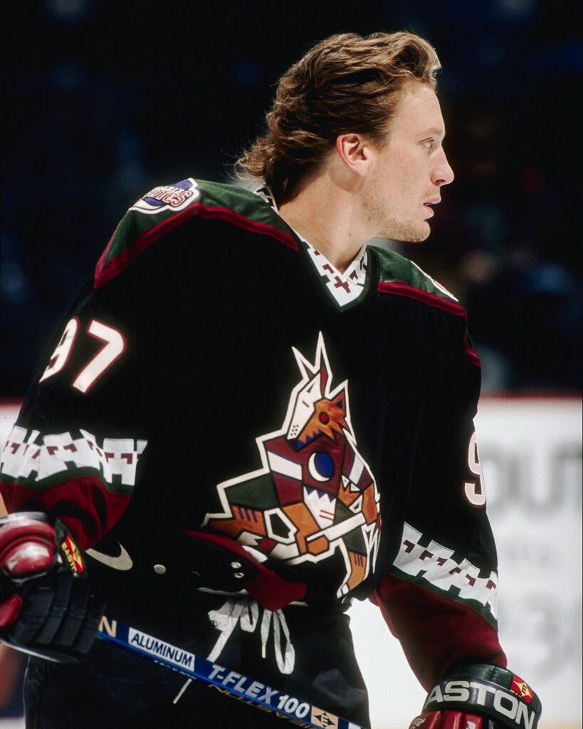 HOF PHOENIX COYOTES Jeremy Roenick game-worn+auto'd Easton gloves 1996 ...