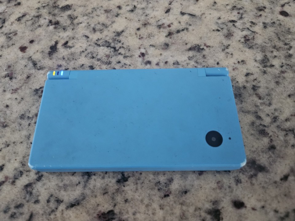 Nintendo DSi Light Blue Handheld Console Game System with stylus and ...