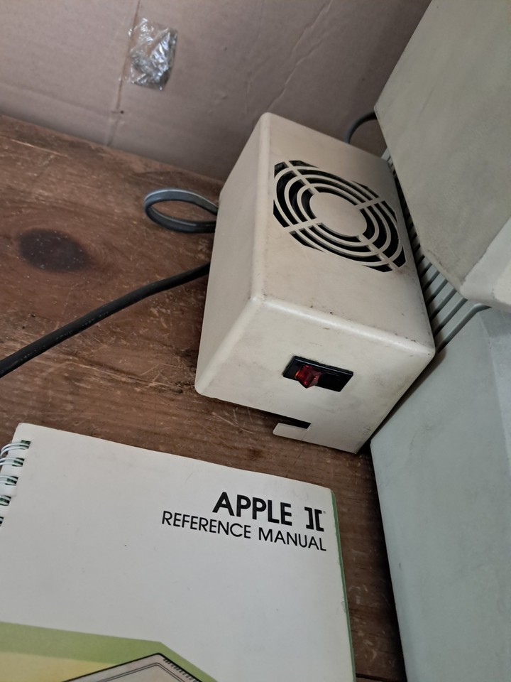 Apple II Plus Computer Lot AA11040B Screen Power Supply Disc Drive And ...