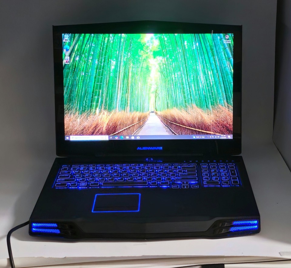 Alienware M17x R2 Laptop i7-720QM 1.60GHz, 8GB RAM, 160GB SSD, Radeon ...