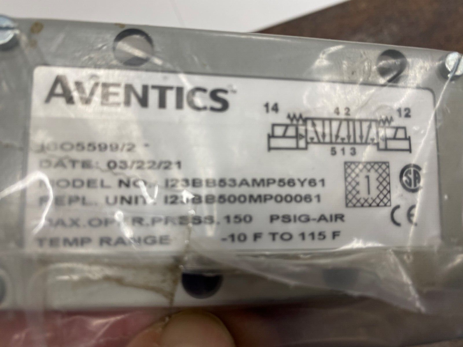 NUMATICS/AVENTICS SOL-PILOT VALVE open center, spring return 3/8 NPT w ...