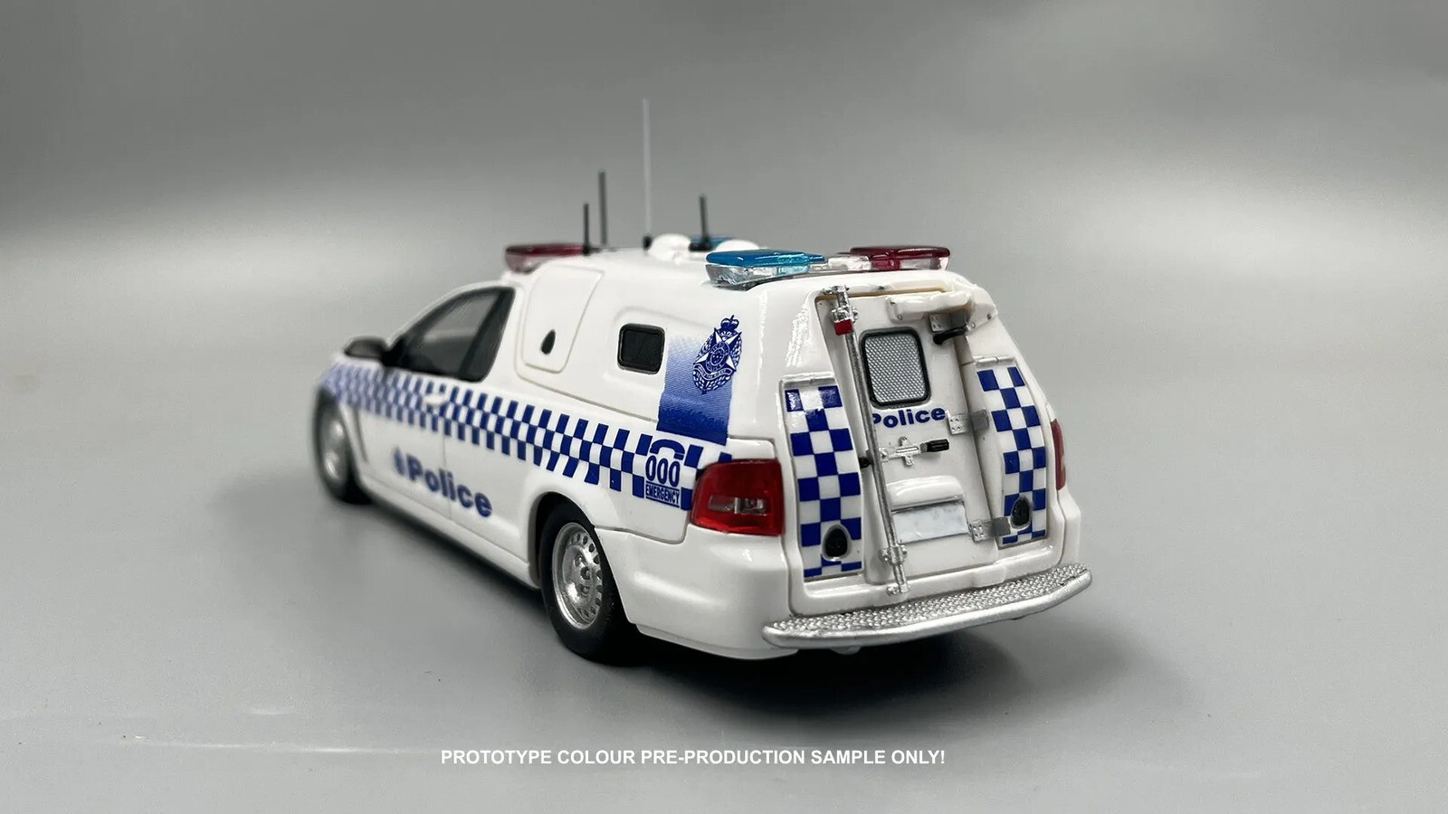 1:43 Victoria Police Divvy Van 2017 Holden VF Series II Commodore Evoke ...
