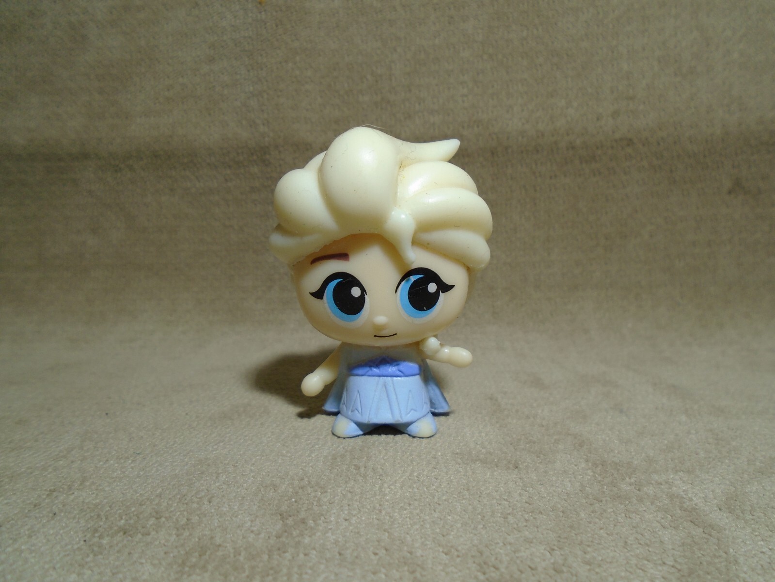 DISNEY FROZEN RUBBER MINIATURE PRINCESS ELSA 1.75” FIGURE (DIS1227) | eBay