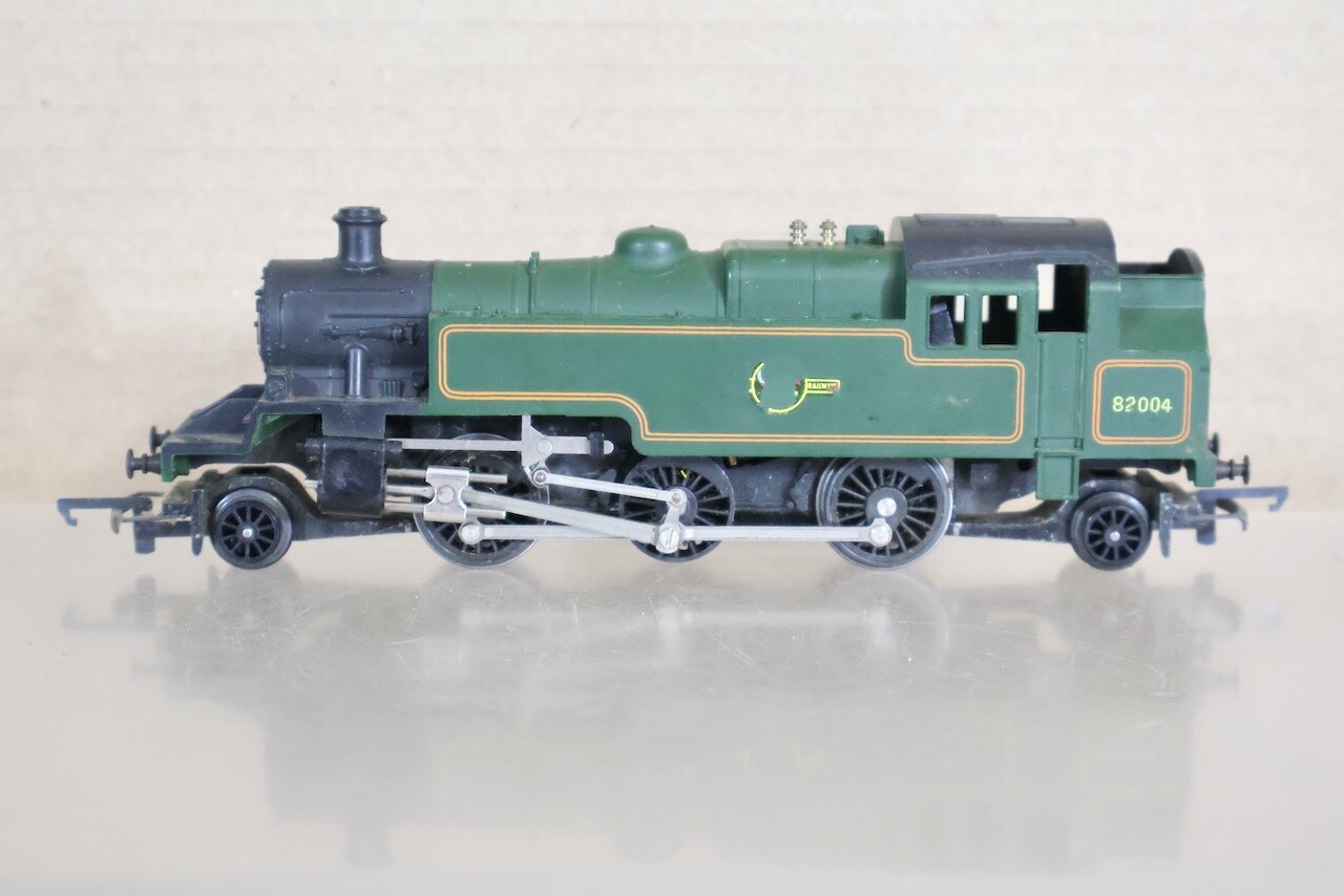 TRIANG R59S BR GREEN 2-6-2 STANDARD CLASS 3MT TANK LOCOMOTIVE 82004 oi ...