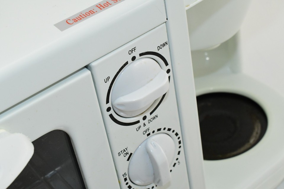 Aroma 3-in-1 Mini Toaster Oven + Coffee Maker Griddle Machine, ABT-103 ...