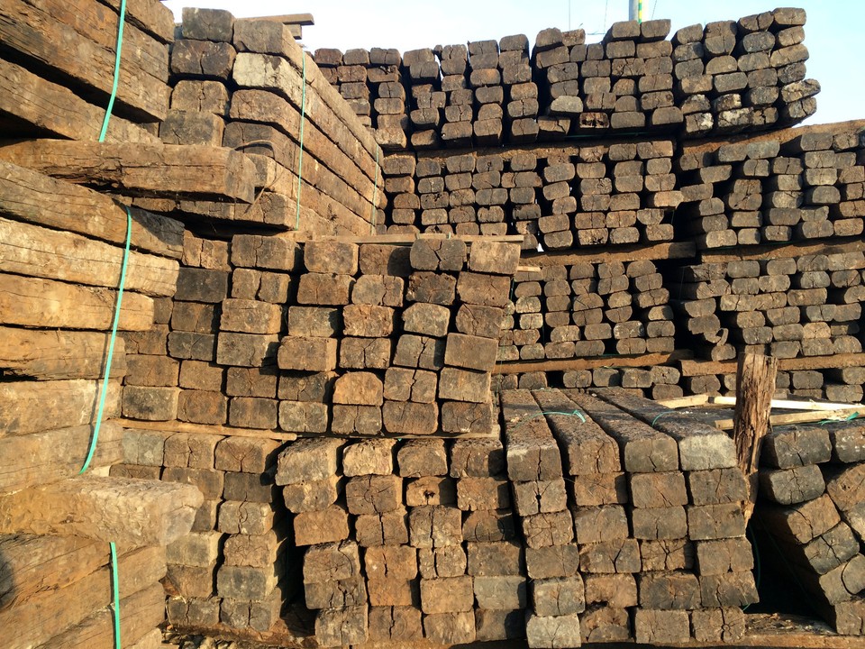Rounded Reclaimed Pine Railway Sleepers Grade "A" (delivery available ...