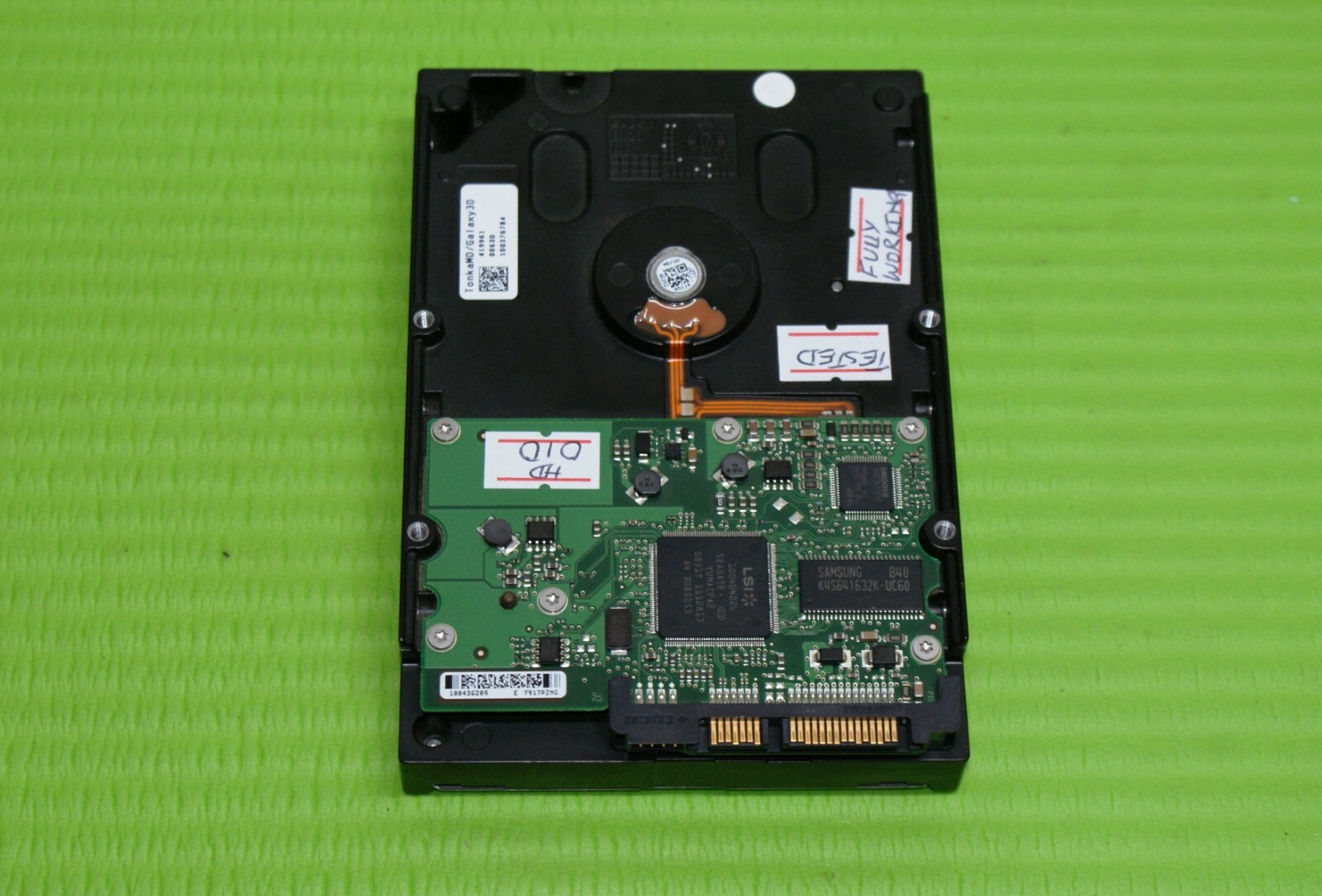 SEAGATE DB35.3 300GB 3.5" SATA P/N: 9BK133-193 ST3300820SCE FIRMWARE: 3 ...