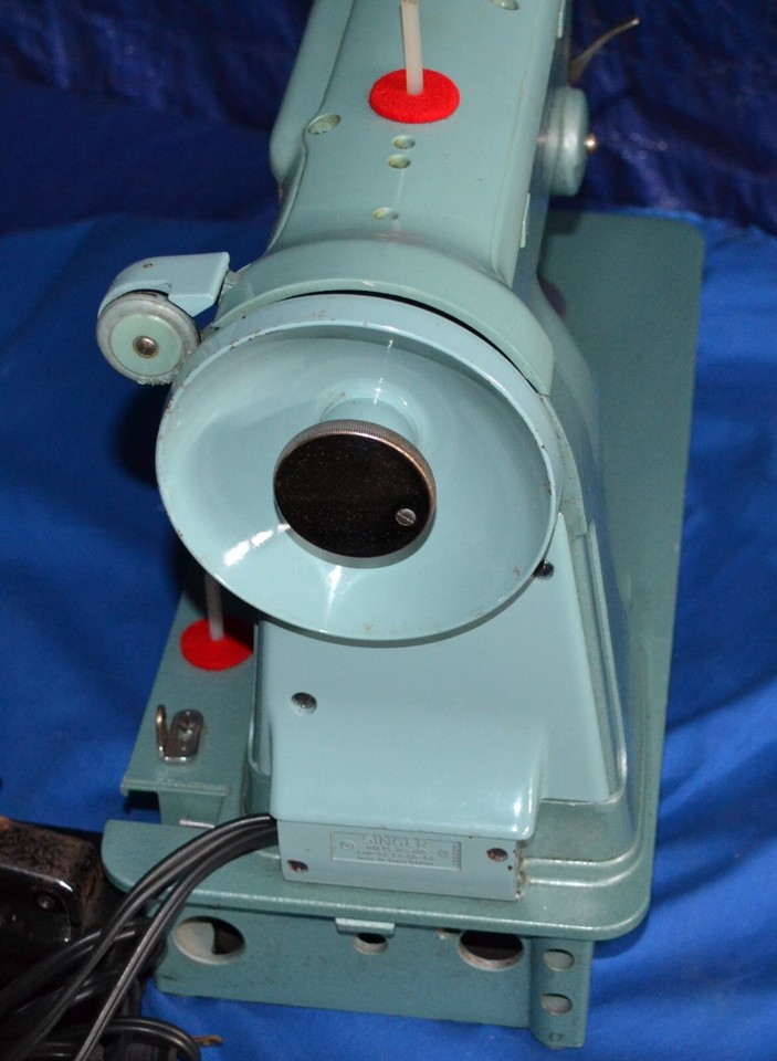 SINGER 327 ZIGZAG SEWING MACHINE W/ATTACHMENTS MANUAL SERVICED SEWS ...