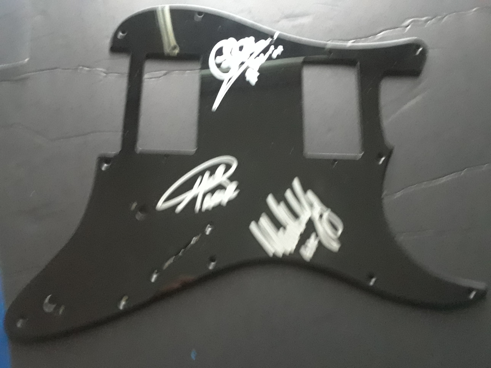 ACDC ICONS LEGENDS SIGNED AUTOGRAPHED PICKGUARD R.I.P. MALCOM ANGUS ...