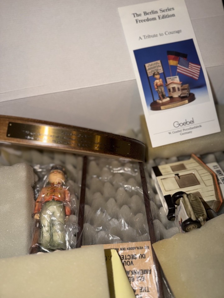 Hummel Figurine #332 CHECKPOINT CHARLIE Limited Edition 4 piece MINT ...