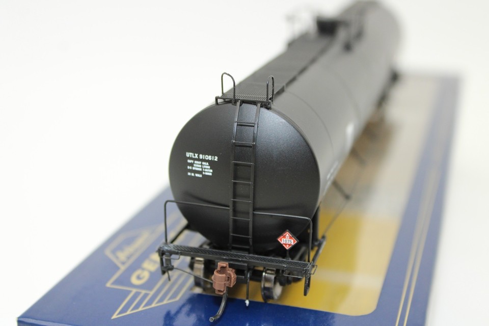 Athearn Genesis HO UTLX UTC 33K Gallon LPG Flat Panel Union Tank Car ...