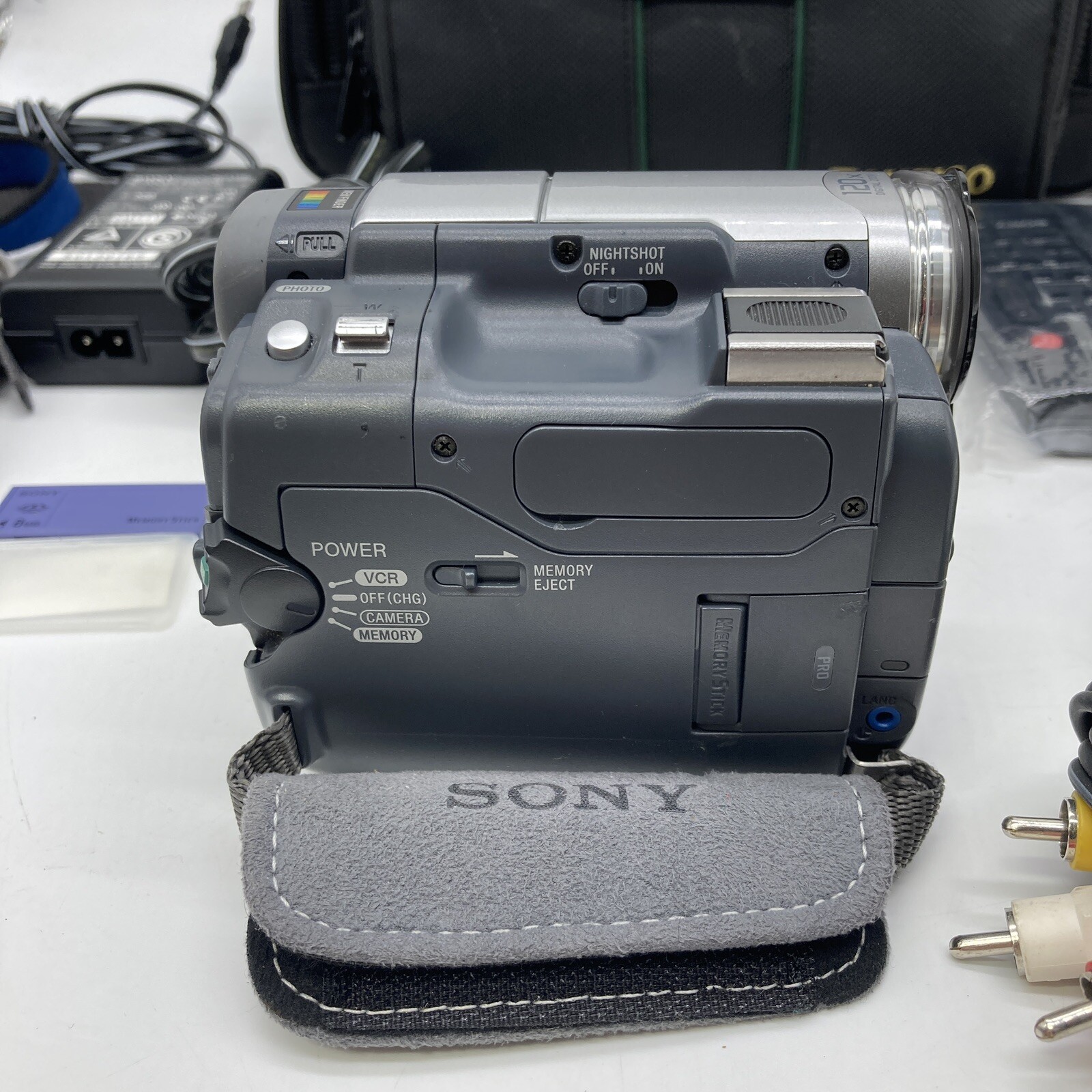 Sony Handycam Digital DCR-TRV33 Mini DV Camcorder With Accessories & 4 ...