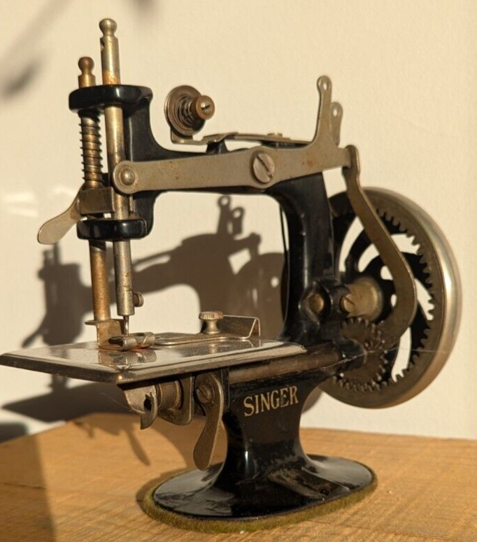 Antique Singer Salesman Sample Sewing Machine Hand Crank Made In USA | eBay